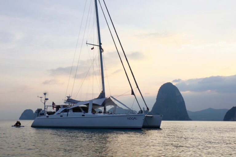 Atlantic 57 Catamaran Review - Katamarans