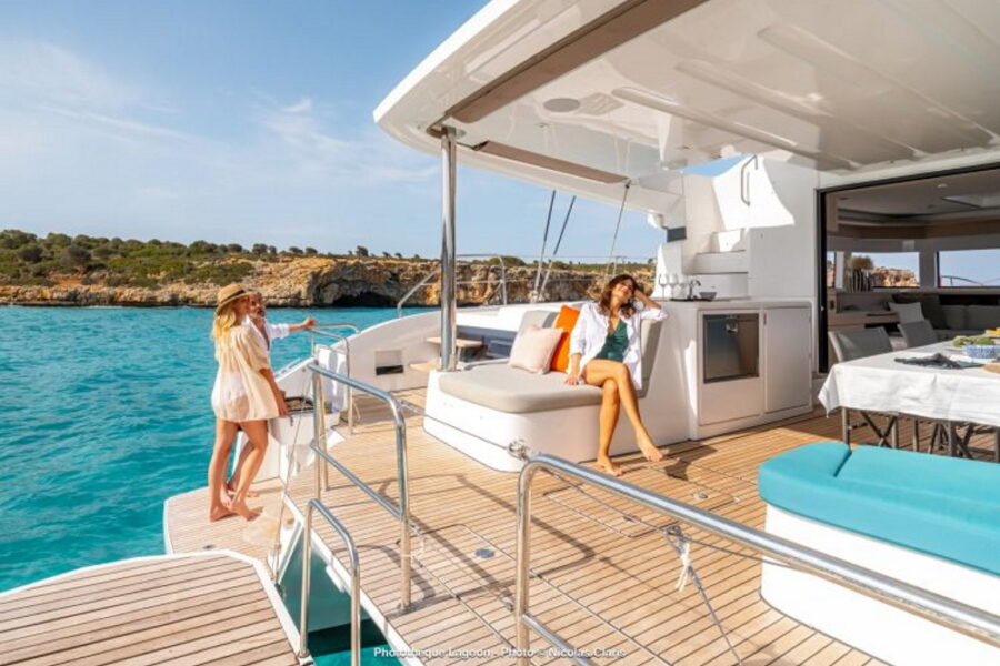 Lagoon 55 Review - Katamarans - Find a Charter