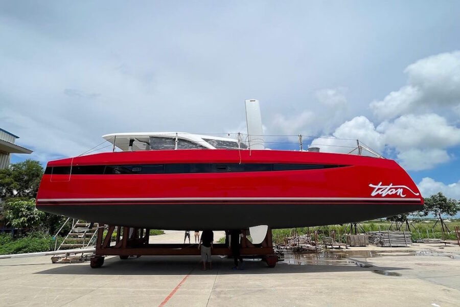 HH44 Performance Sailing Catamaran Review - Katamarans